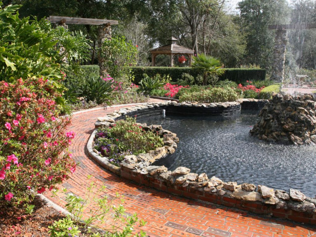 Hardscaping vs Landscaping: What's the difference? - Construction How
