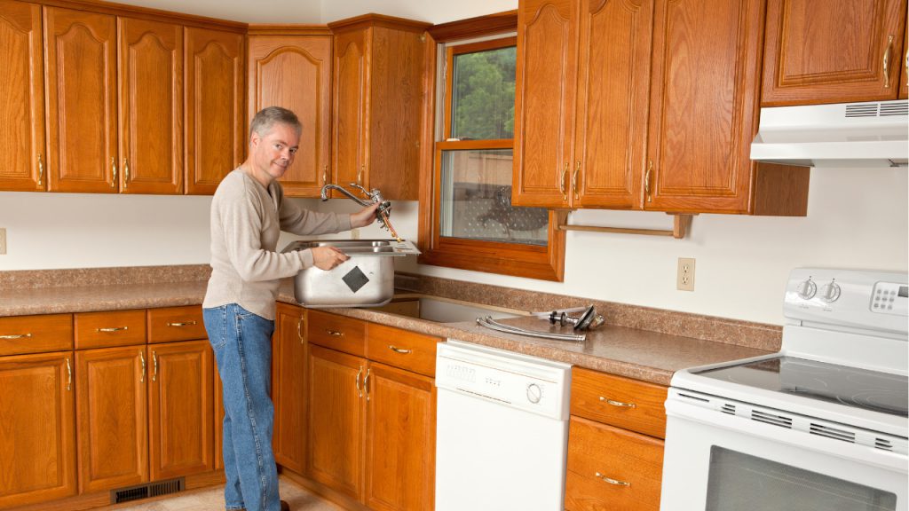 How to Change the Kitchen Faucet - Construction How