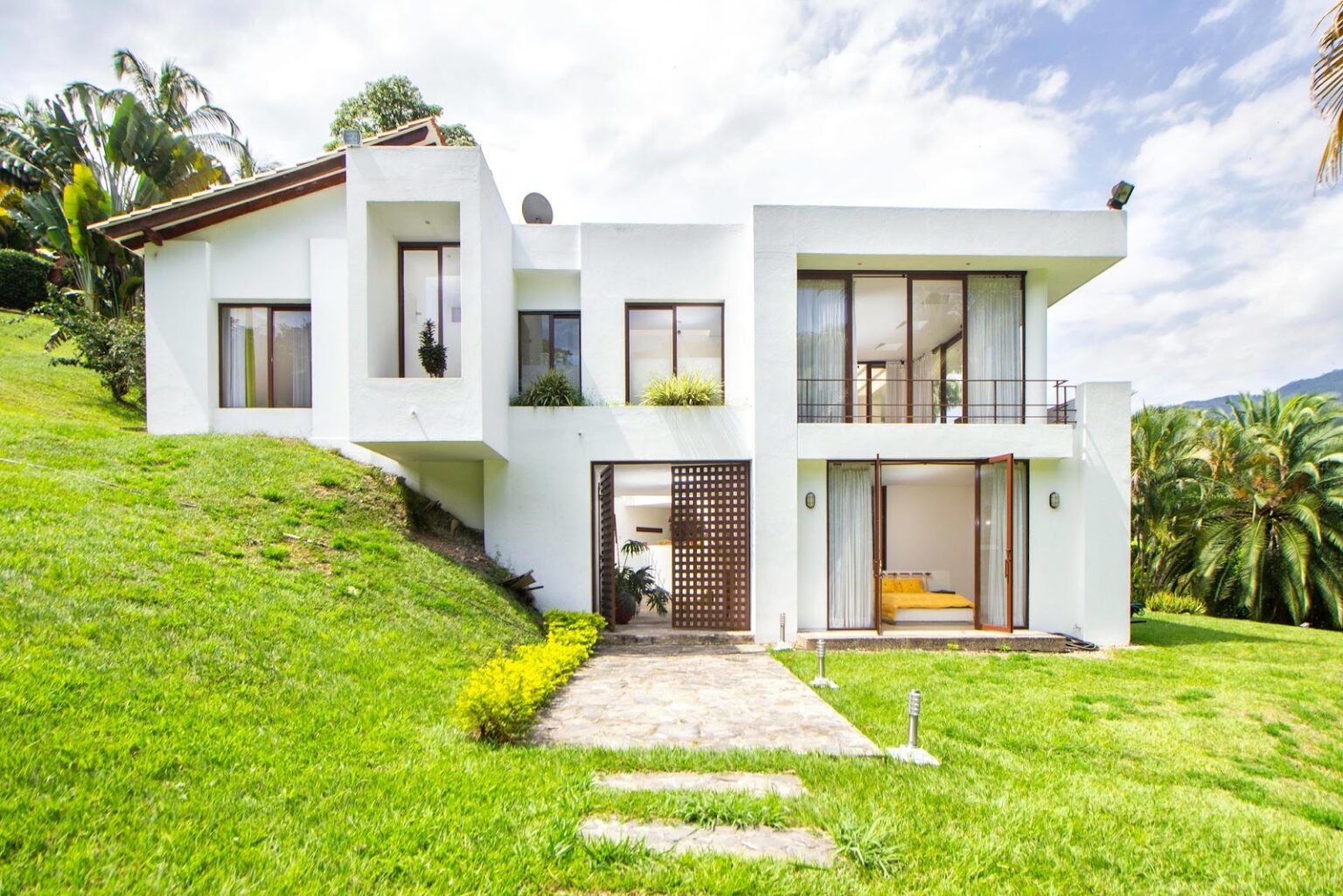 Building Your Ideal Tropical Home - Construction How